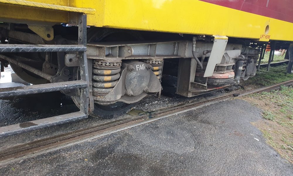 ‘Yal Devi’ derails near Mahawa station – The Island