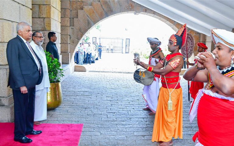 ‘Nekath Seettuwa’, the auspicious times for the New Year presented to ...