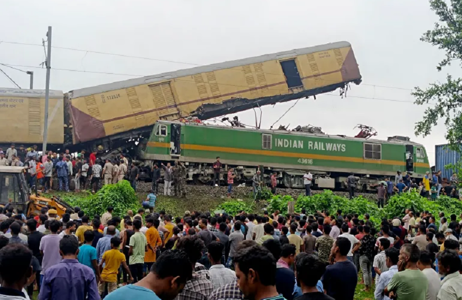 Up to 15 reported killed in Indian train collision – The Island