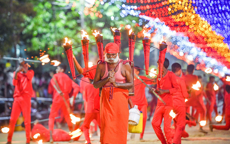Sagala Ratnayaka engages in religious rituals at Kataragama – The Island