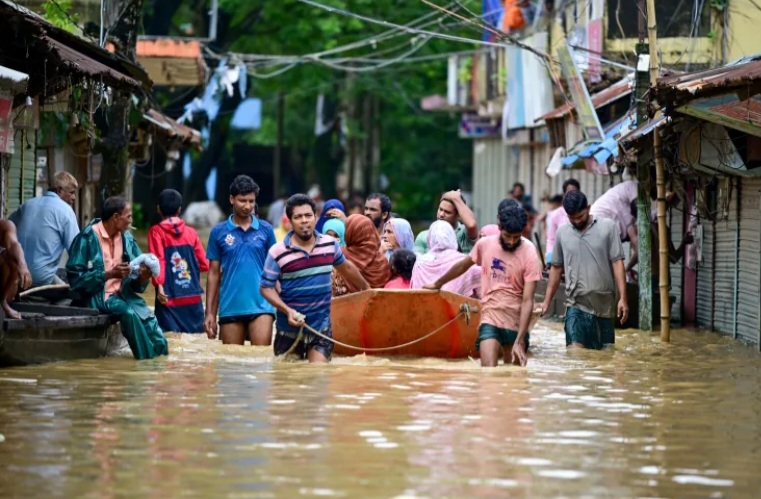 Hundreds of thousands stranded as floods hit India and Bangladesh – The ...