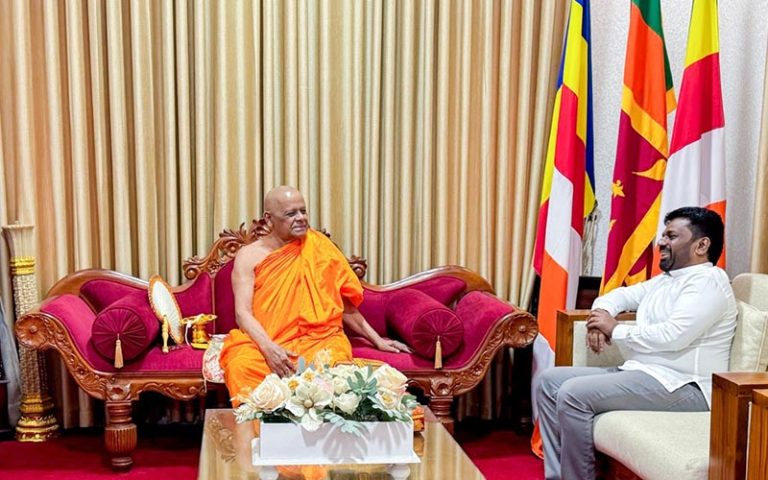 President calls on chief prelates of the Malwathu and Asgiri Chapters ...
