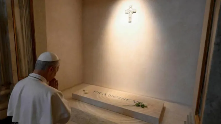 Pope Leo prays at tomb of Francis ahead of first Sunday address – The ...