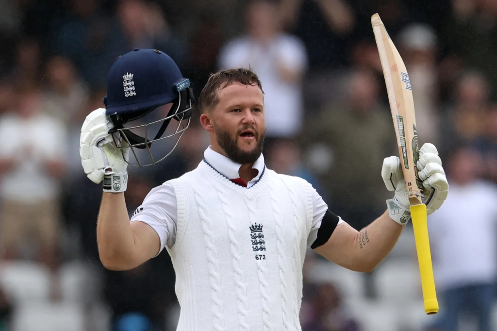 Duckett 149 lays the foundation as England hunt down 371 at Headingley ...