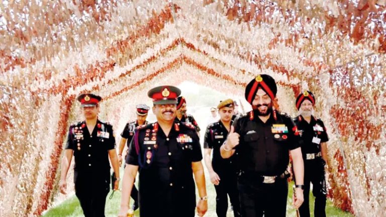 Army Commander visits Jaipur, holds talks with South Western Command ...