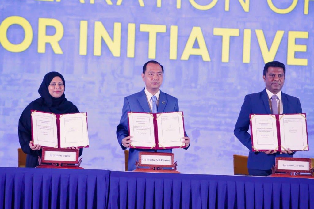 Health and Mass Media minister signs Angkor Initiative 2.0 declaration ...