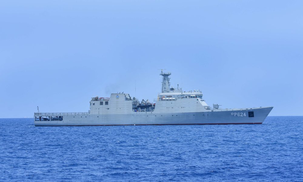 SLNS Sindurala rushed to rescue distressed fishermen – The Island