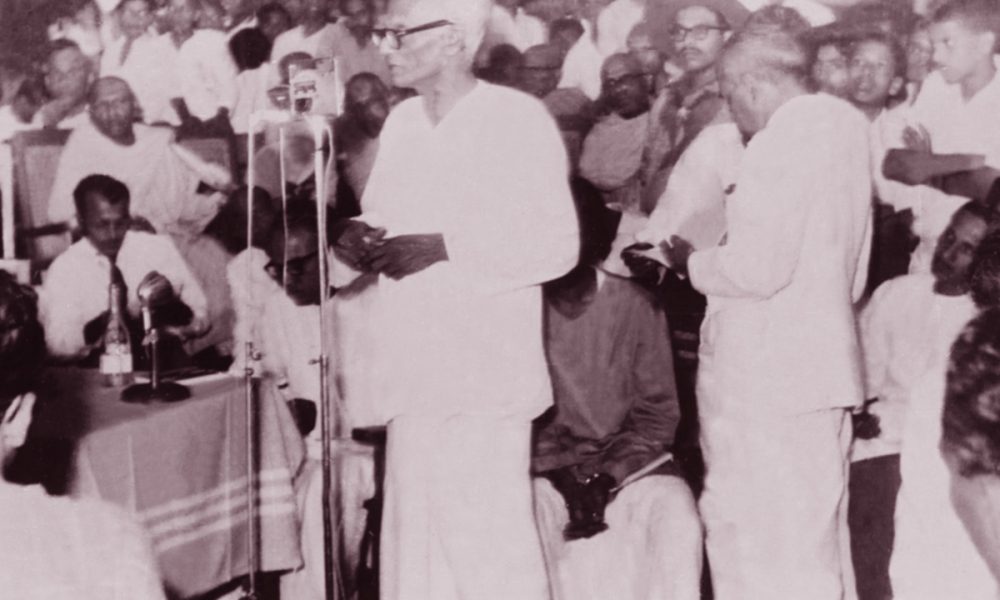 A World of Books:Martin Wickramasinghe in Colombo – The Island
