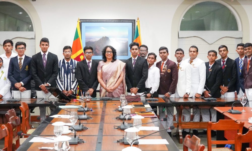 Members of the National Student Parliament meet PM – The Island