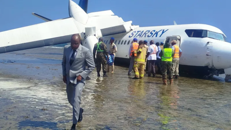 Pilot praised after crash-landing faulty Somali passenger plane on ...